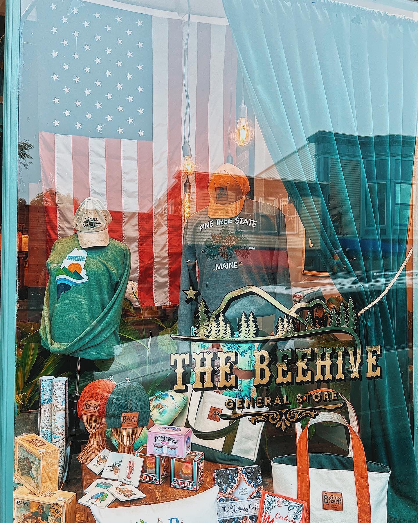 The Beehive General Store